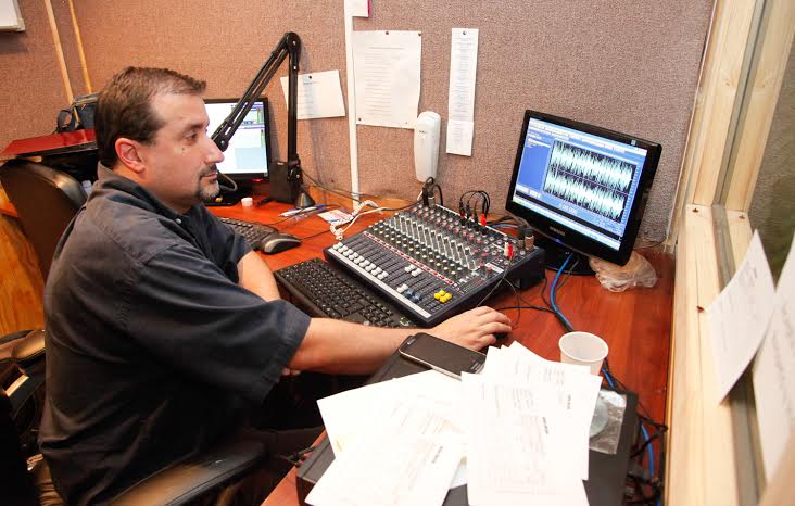 El 14 de abril de cada año se conmemorará el Día Nacional del Locutor