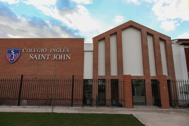 Colegio Inglés Saint John enfrenta la emergencia sanitaria con los "alumnos y profesores en el ...